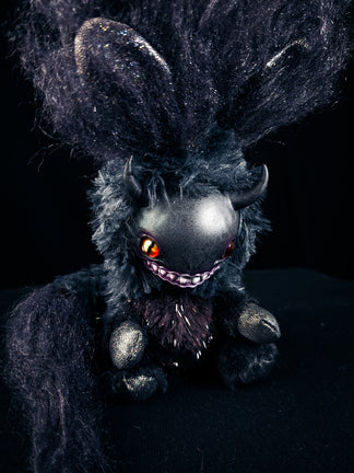 MUNCHKILL - MINICRITS Cryptid Art Doll Plush Toy – Thanatoys