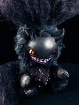 MUNCHKILL - MINICRITS Cryptid Art Doll Plush Toy – Thanatoys