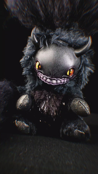 MUNCHKILL - MINICRITS Cryptid Art Doll Plush Toy – Thanatoys